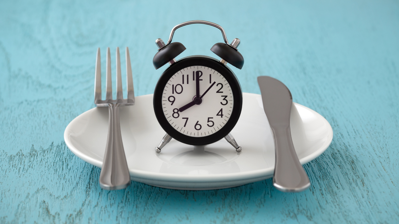 Science explains the best time to eat dinner for better digestion ...