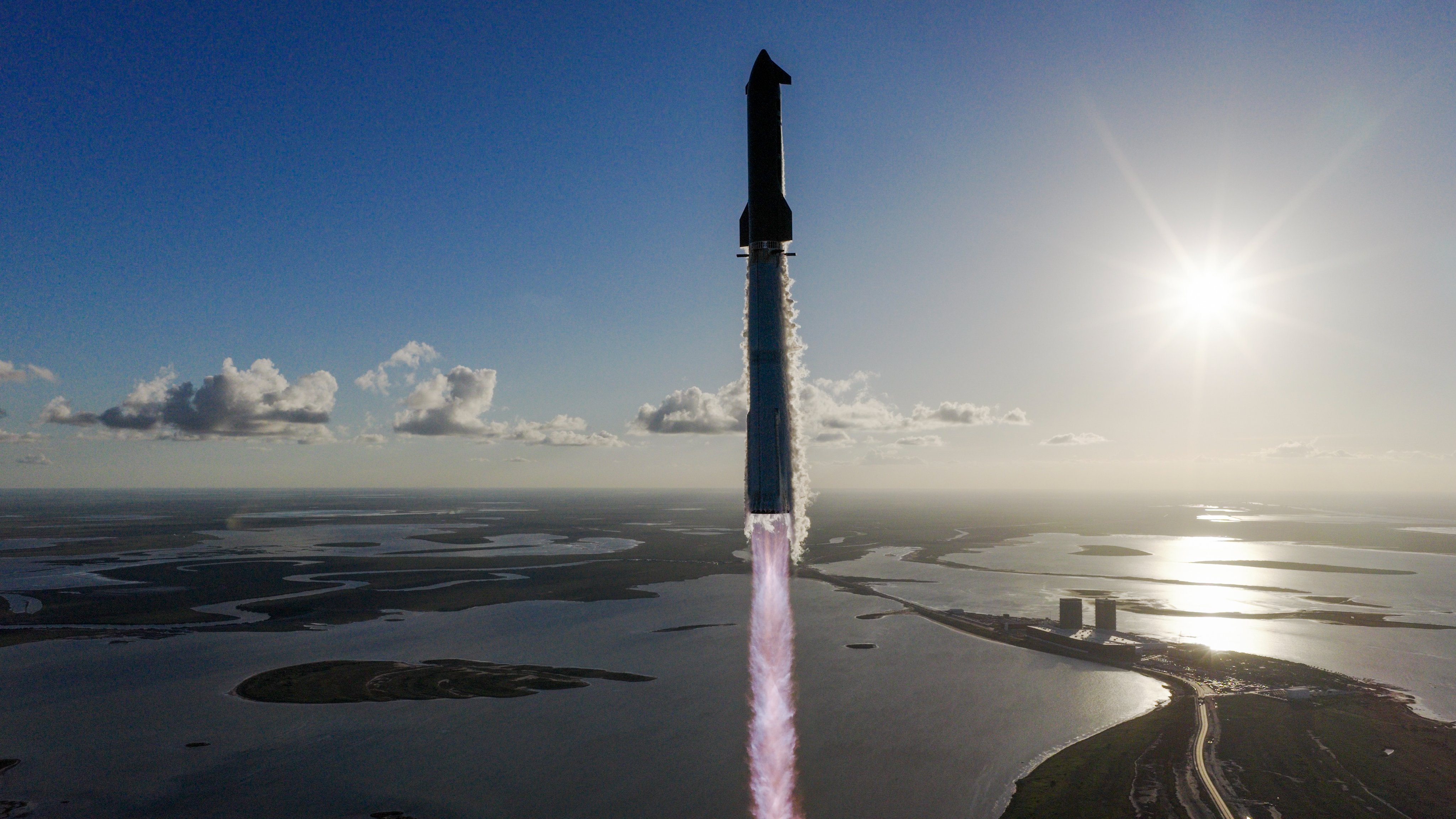 SpaceX Successfully Launches Giant Starship Rocket’s 11th Test Flight