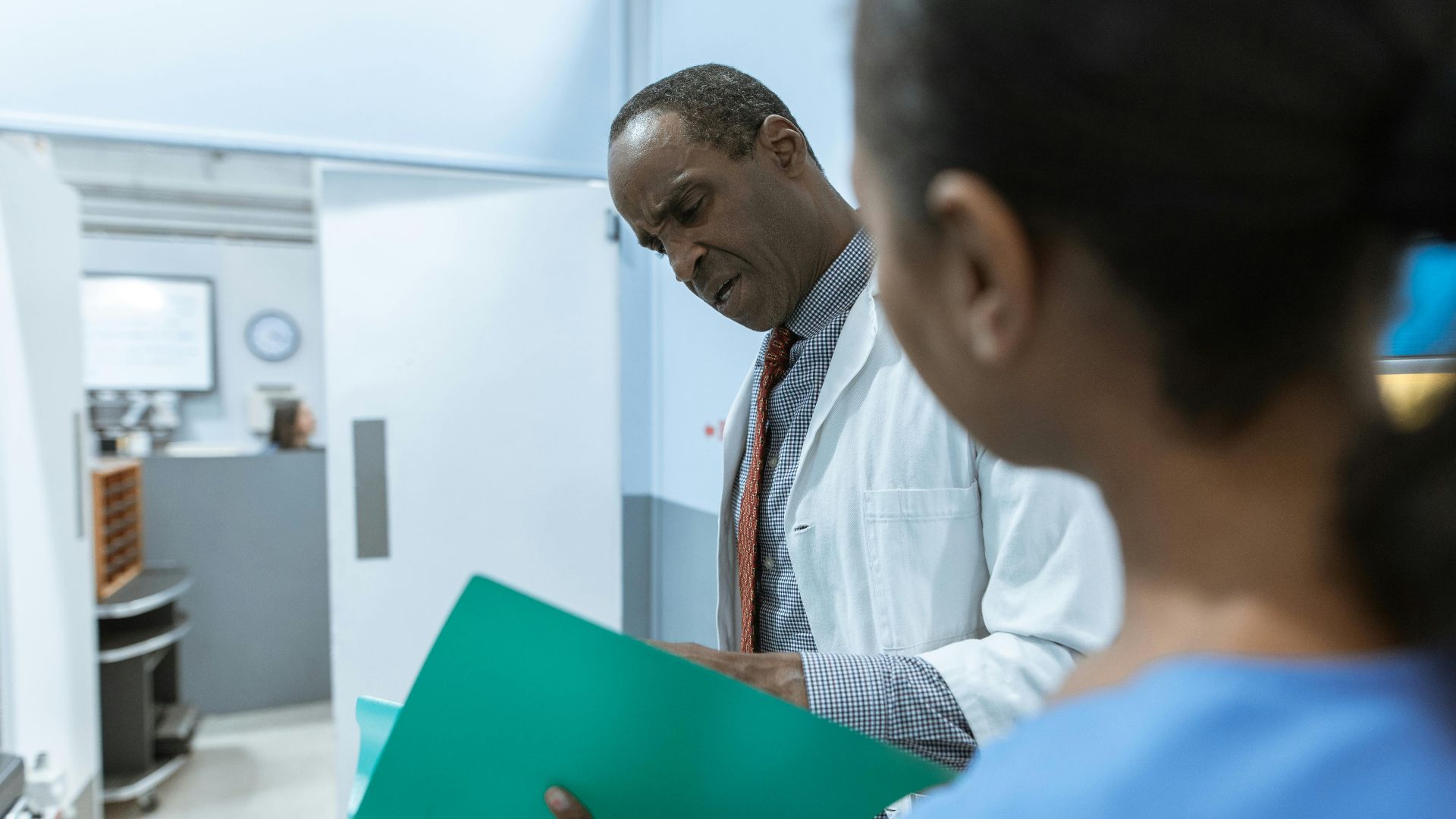 10 Signs Your Doctor Isn’t Right For You & 10 Signs They Are