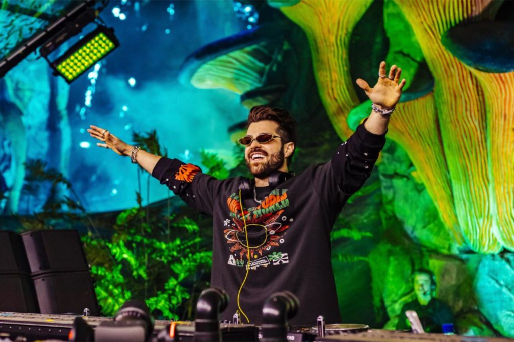 Alok Breaks Latin American Record With 1,000 Drones at Tomorrowland ...
