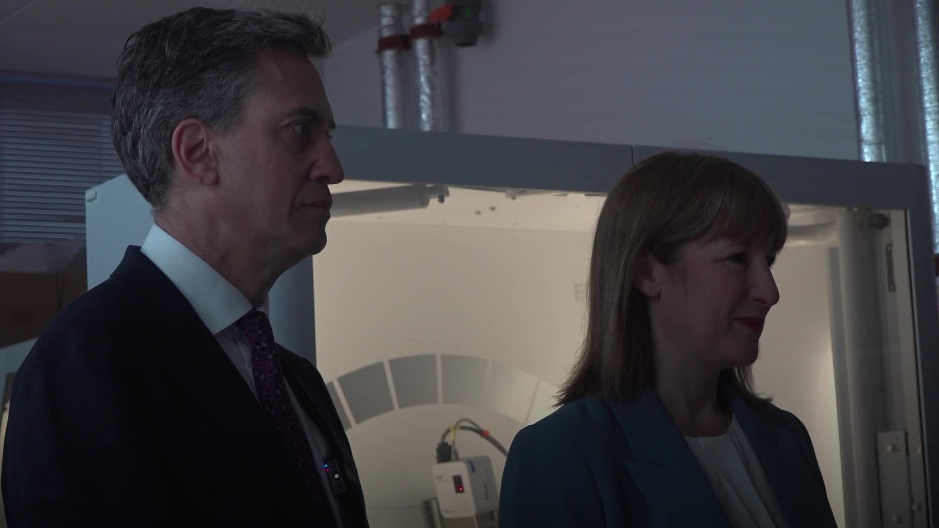 Miliband: Clean power is right choice for UK to ‘bring down bills for good’