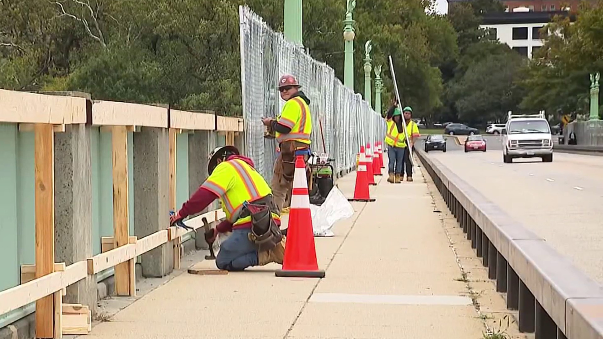 DC installing barriers on Taft Bridge to prevent jumping
