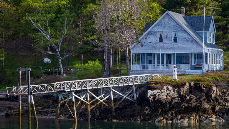 Maine's Car-Free Island Destination Is A Local Favorite With Scenic ...