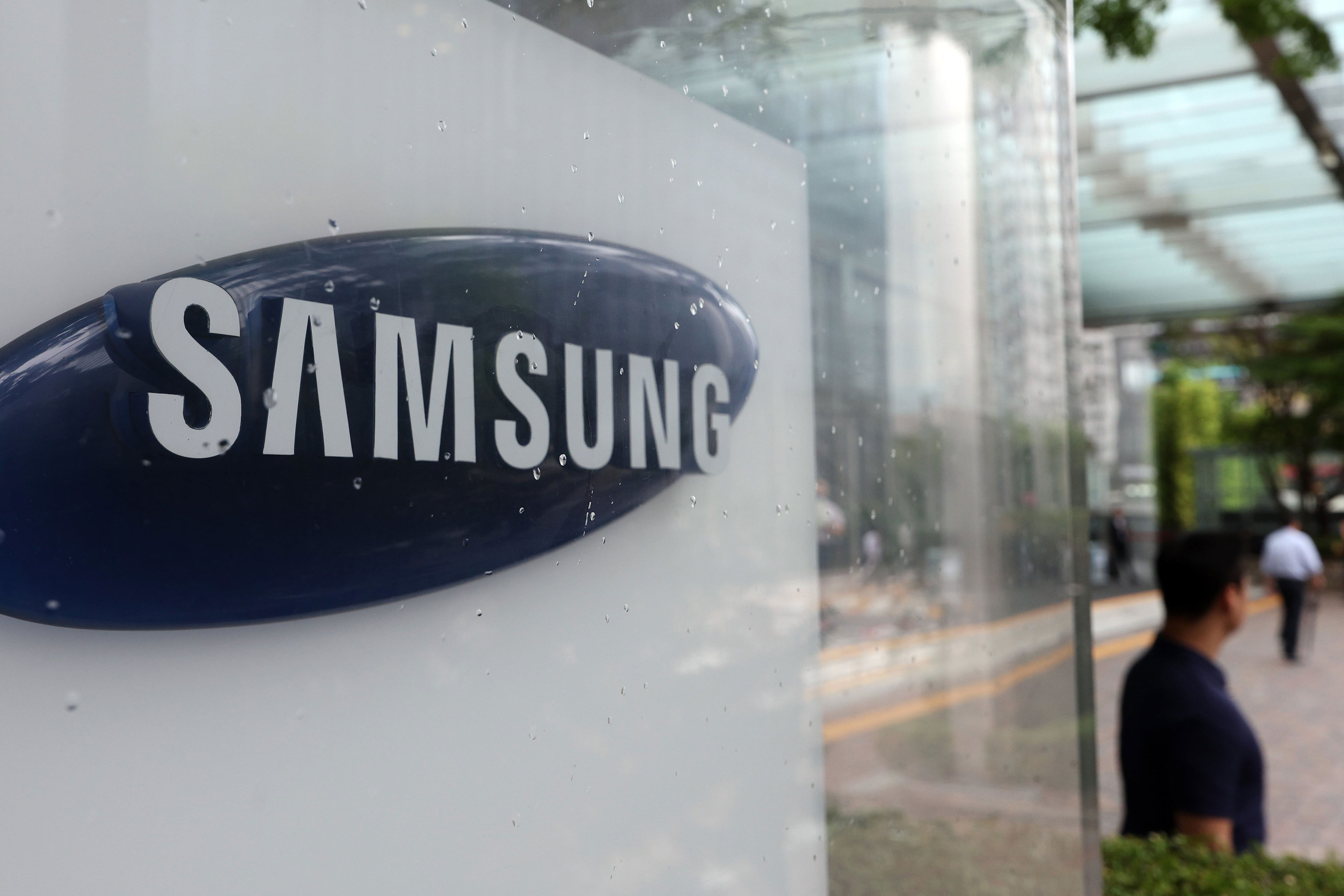 Samsung's Tiny AI Model Tops Gemini, DeepSeek in Specific Tasks