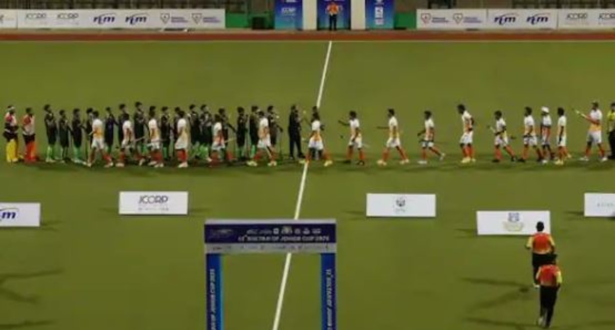After 'No Handshake' Controversy, India-Pakistan Players Exchange 'High ...