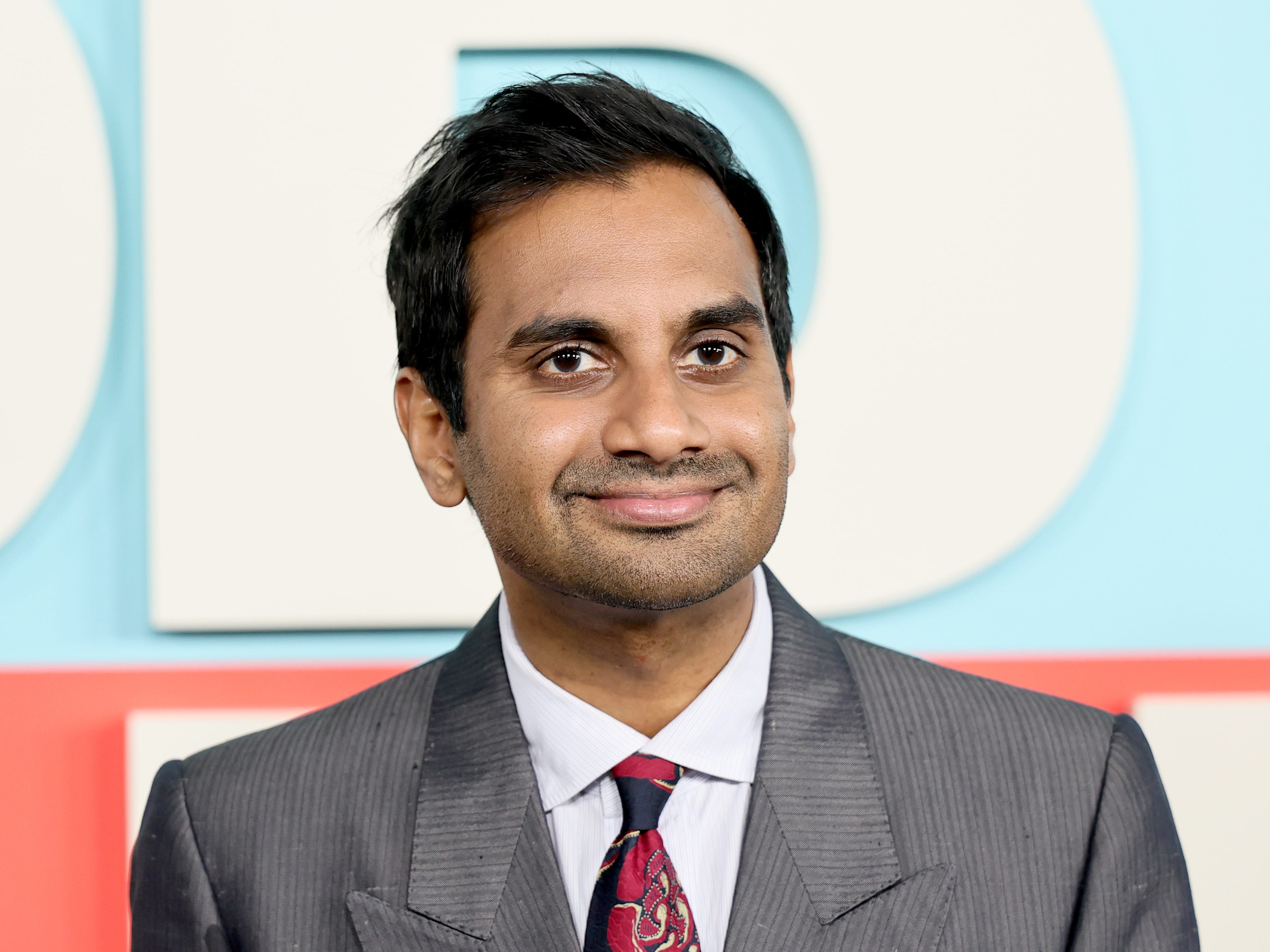 Aziz Ansari explains why he doesn't use a smartphone or email — and why ...