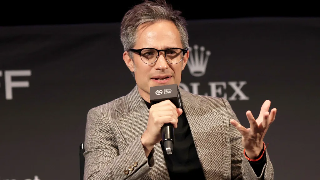 ¿El nuevo Checo? Gael García Bernal pasa de la actuación y debuta como ...