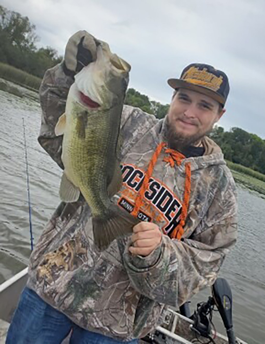 Dad of 4, dog die after fishing boat capsizes on Mississippi River ...