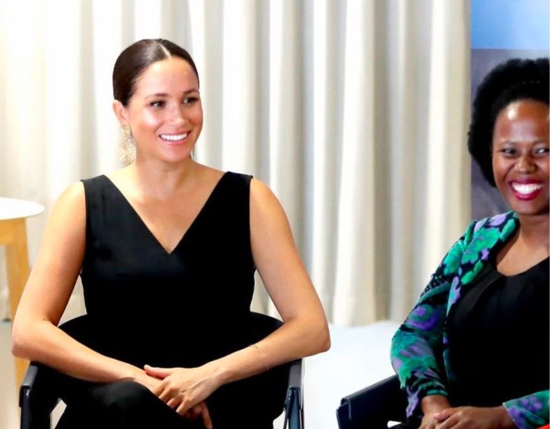 Meghan Markle se "autoinvitó" al desfile de Balenciaga, revela director ...