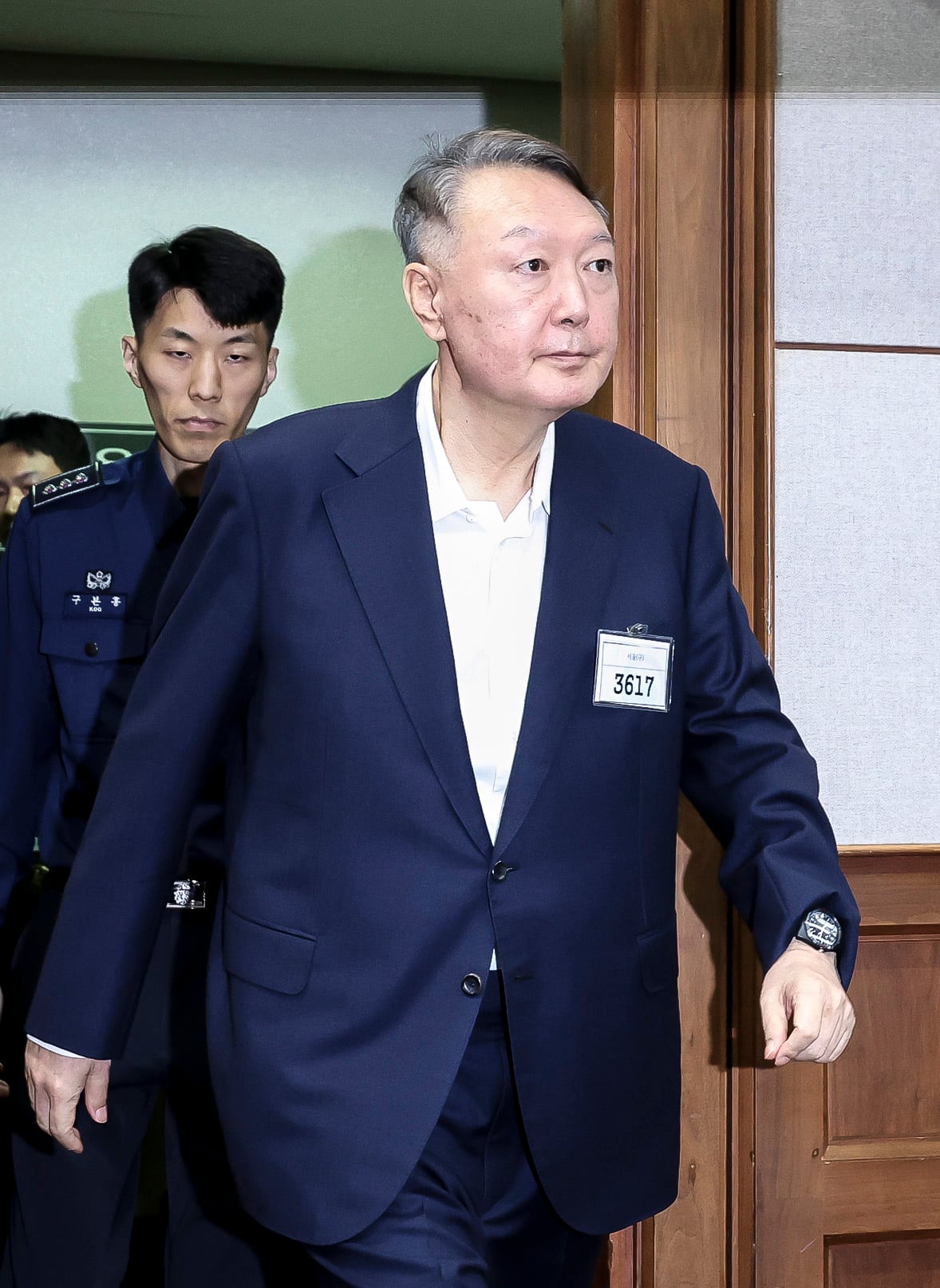 Former President Yoon Voluntarily Appears Before Special Counsel