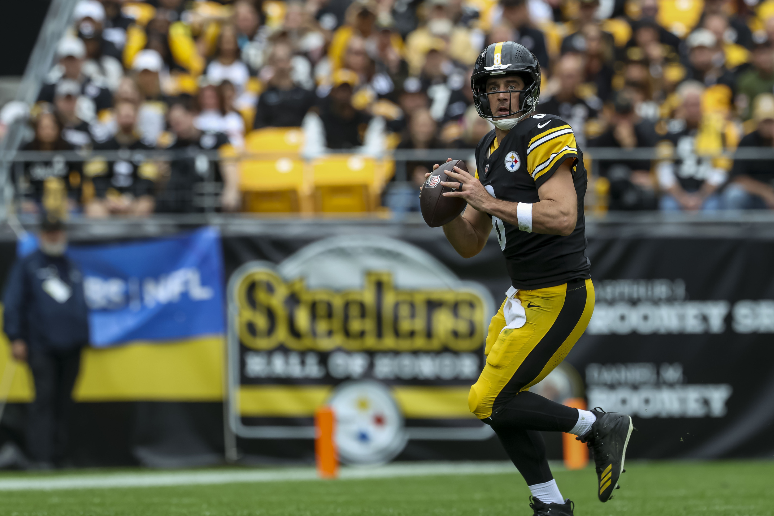 Steelers' Aaron Rodgers Blatantly Calls Out NFL: 'We Just Suck It Up'