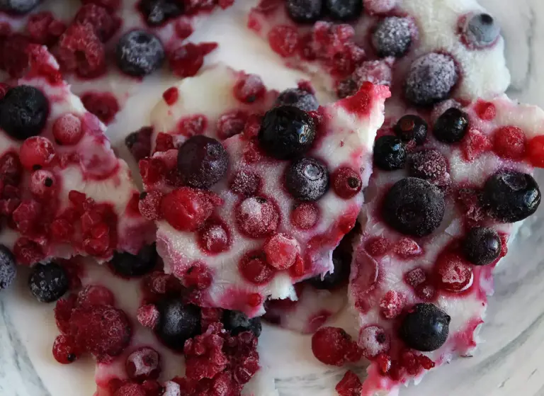 Frozen yogurt bars with red berries