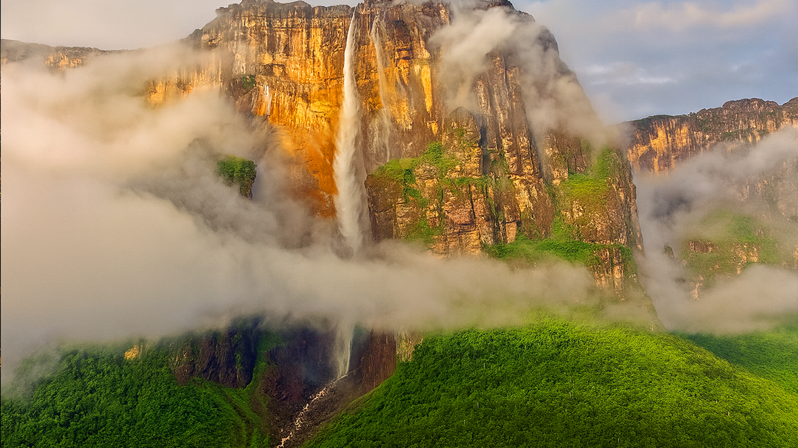 Venezuela – Flying Over Auyán Tepuy