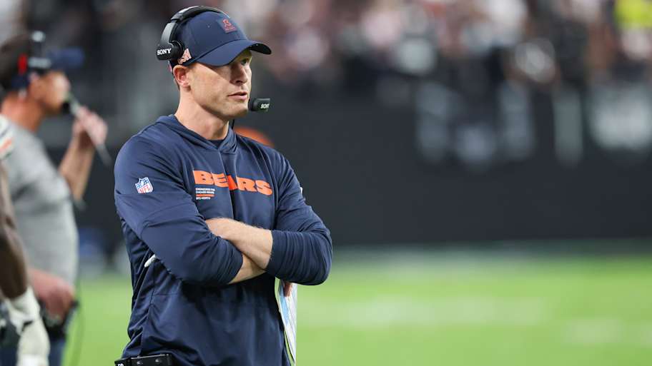 Ben Johnson's sly reaction to announcers and officials in Bears win