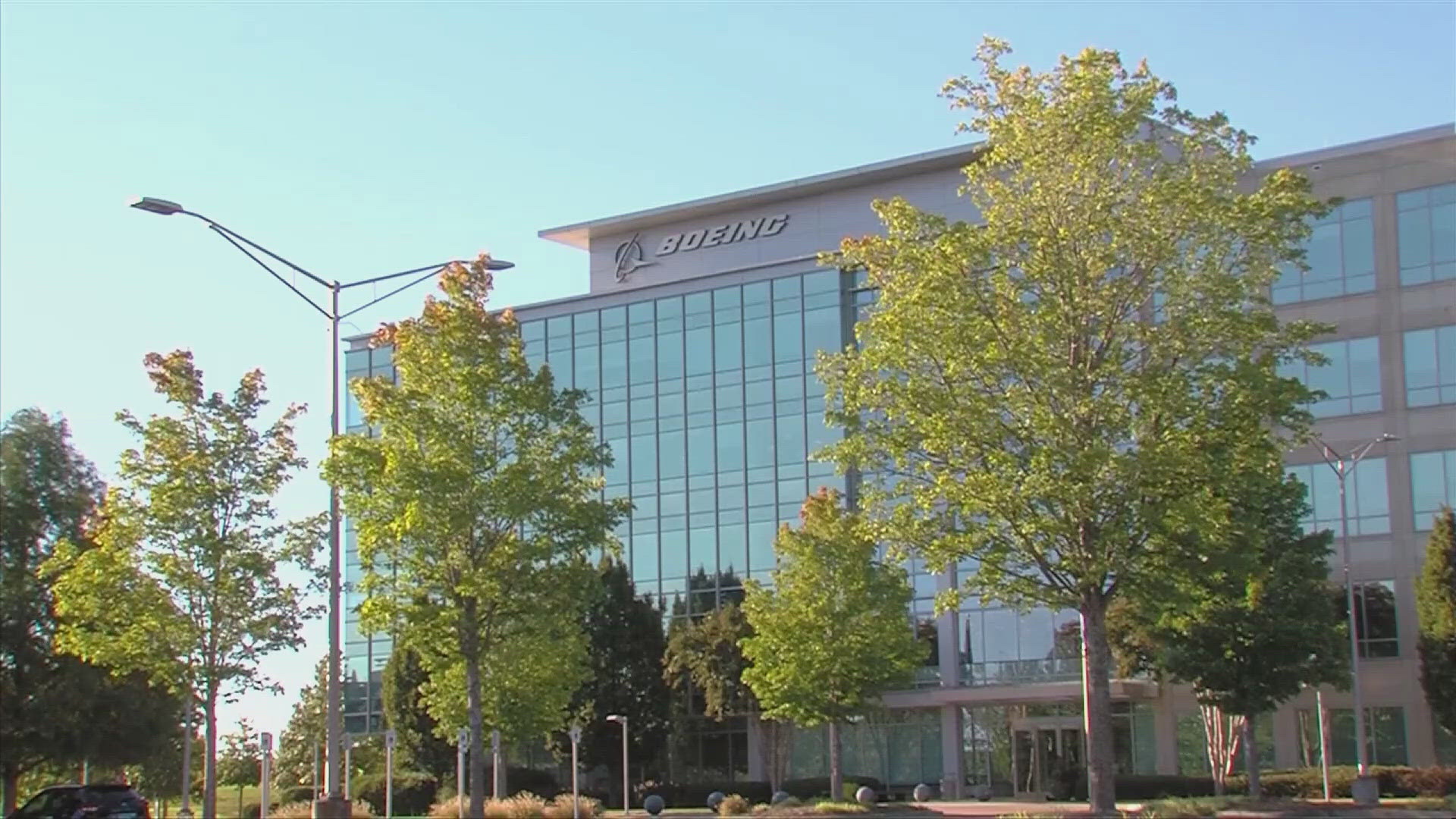 Boeing lands $2.7 billion missile contract