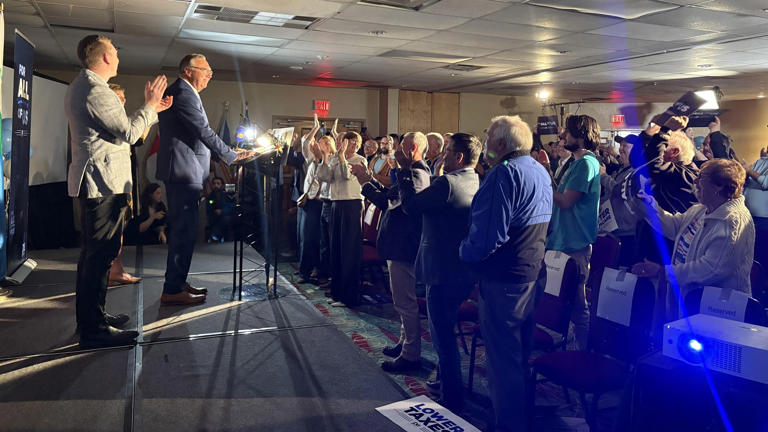 Un gouvernement progressiste-conservateur majoritaire dirigé par Tony ...