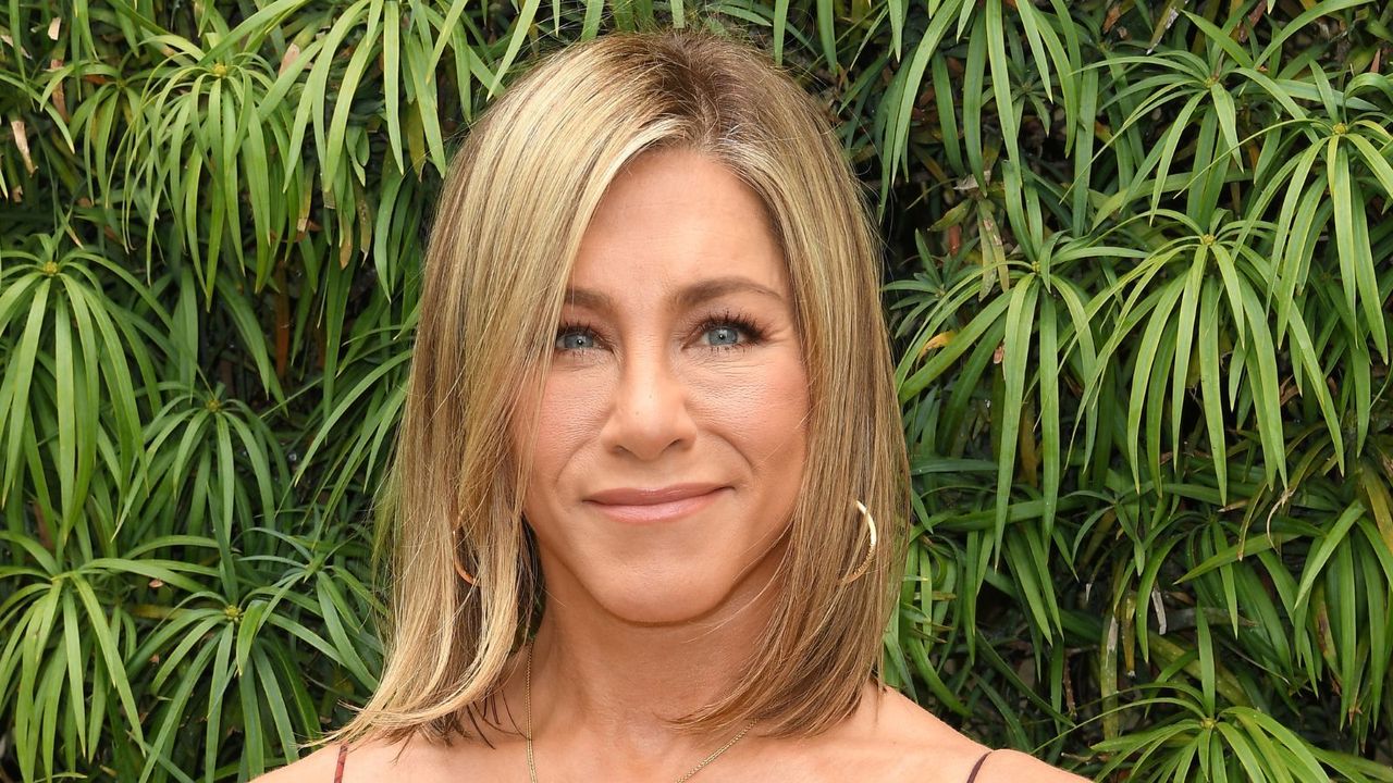This vintage pool table in Jennifer Aniston’s home might just convert ...