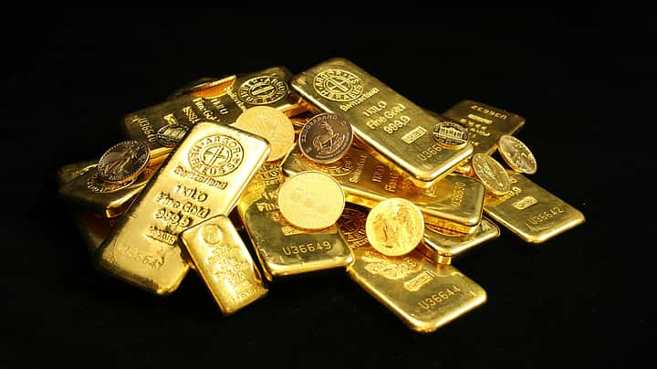 Gold, Silver Snap Losing Streak As Traders Buy The Dip Ahead Of Fed Minutes