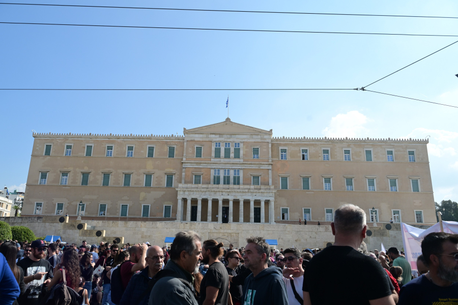 Τι αλλάζει με το 13ωρο και τις παραιτήσεις - Εν μέσω αντιδράσεων ...