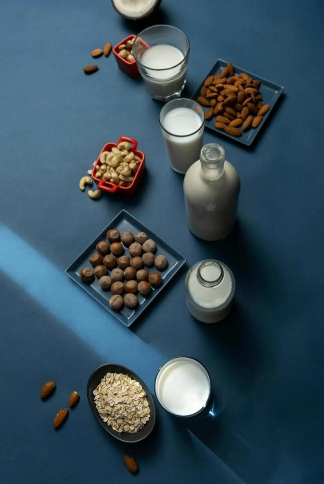 Oat milk 101: discover the benefits, nutrition and how to make it at home