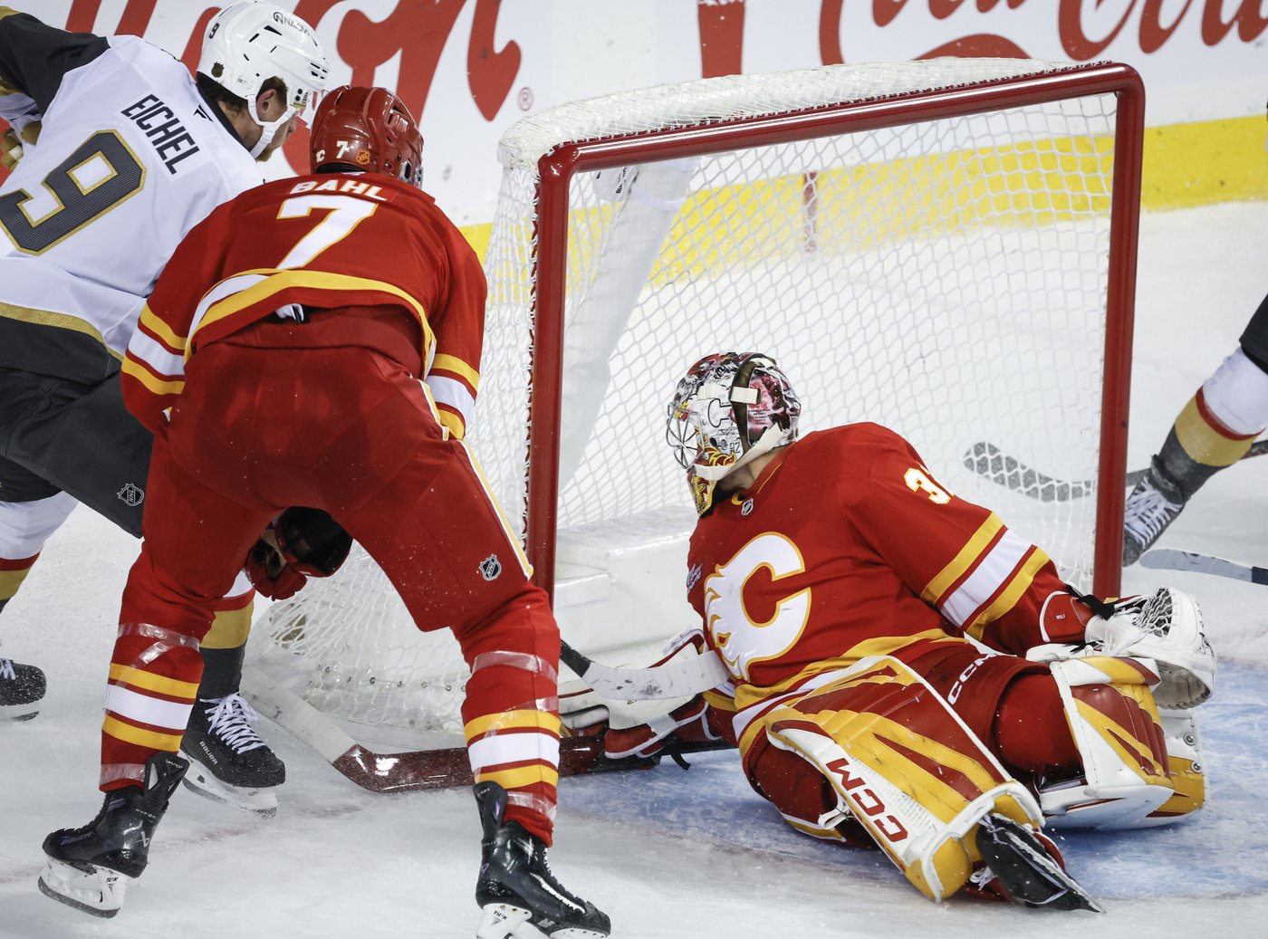 Eichel scores twice, Golden Knights double Flames 4-2