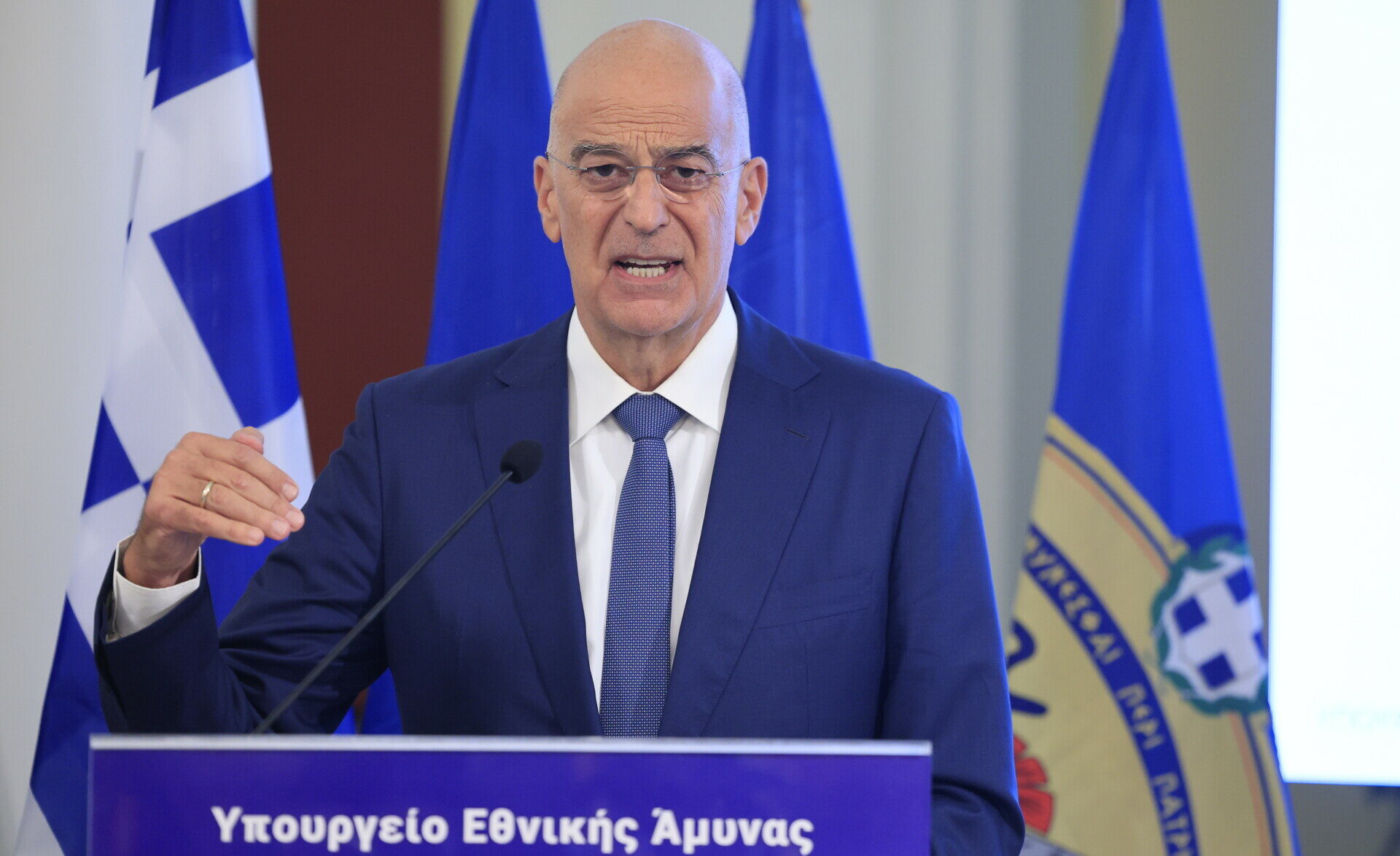 Το δώρο – έκπληξη των Χριστούγεννων, οι επαφές του ενοχλημένου Δένδια ...
