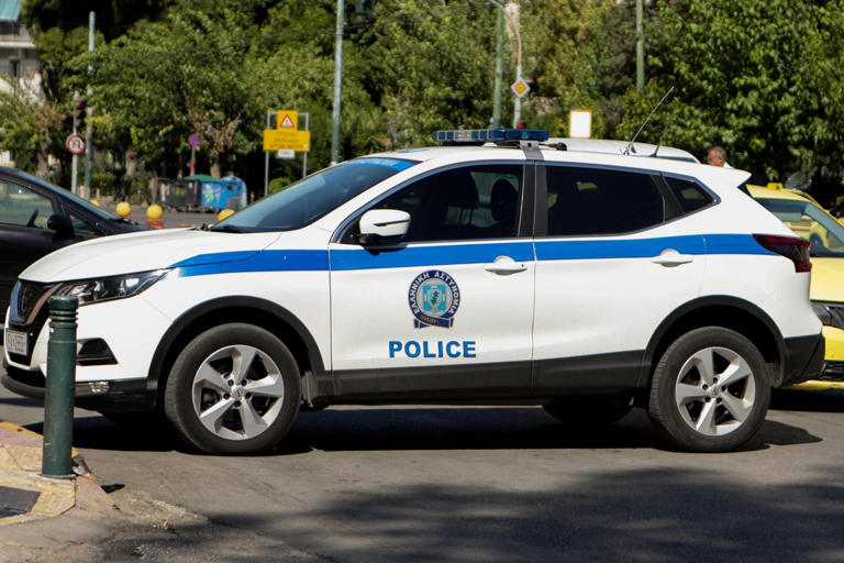 Θεσσαλονίκη: Σάπισε στο ξύλο τη 15χρονη κόρη του και βγήκε έξω με αναστολή