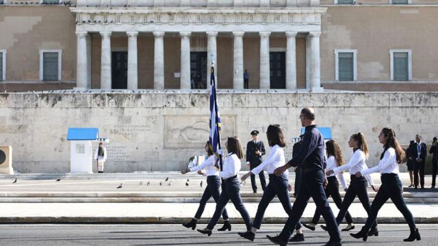 Η µεγάλη παρέλαση της 28ης Οκτωβρίου που προβληματίζει το Μαξίμου και ...