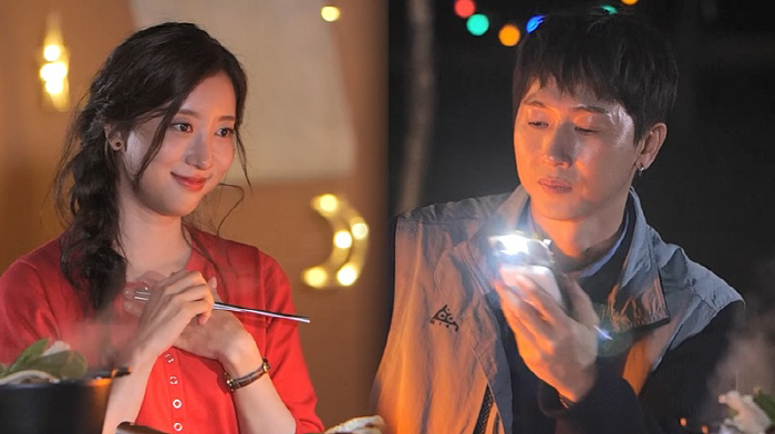 You're a couple at this point...Oh Chae-yi, campsite ♥ Jang Woo-hyuk leans on his shoulder ...