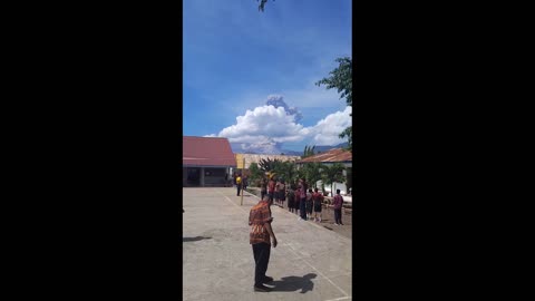 Indonesia: Mt. Lewotobi Erupts, Triggers Highest Alert and Spews Ash ...