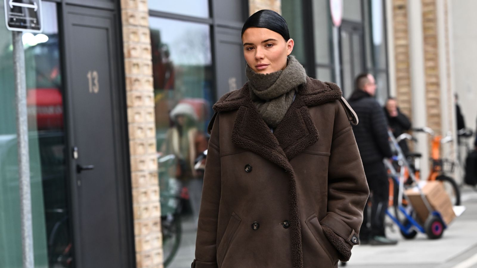 Ce jean Zara à moins de 50 euros est le basique parfait de mi-saison ...