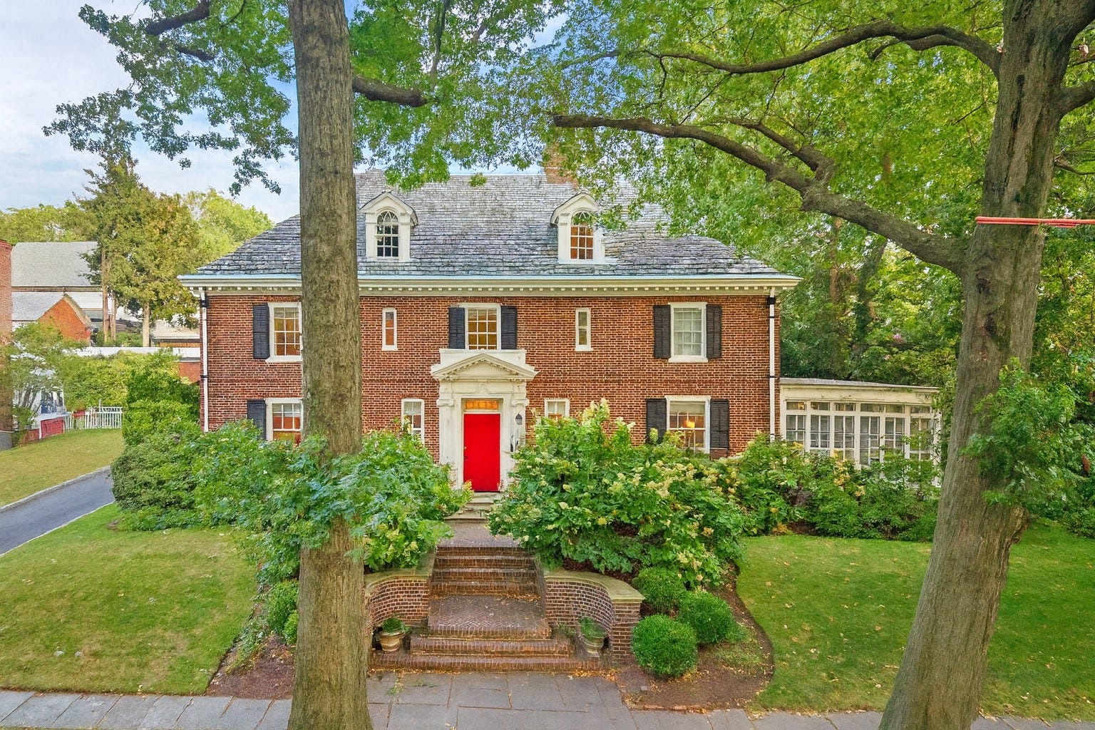 NJ mansion built for senator’s son, redesigned by top interior designer ...