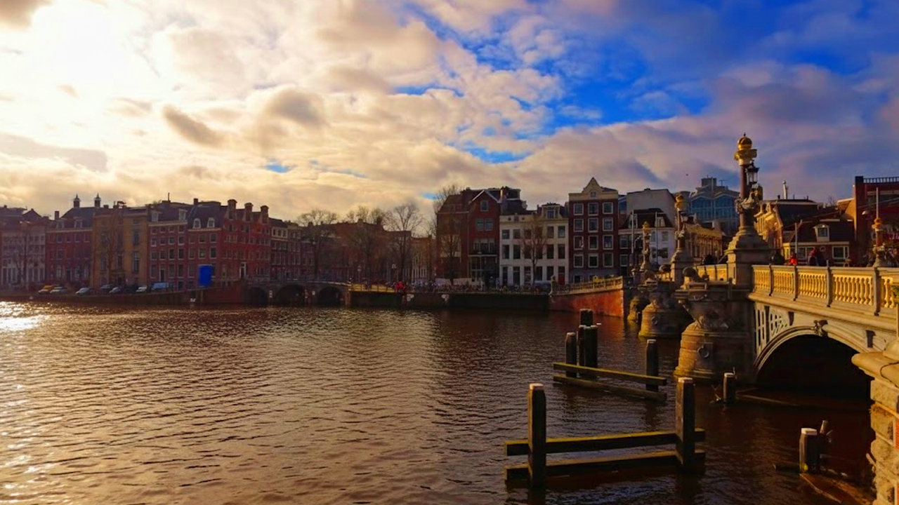 Wandeling door Amsterdam – Ontdek de Rustige en Mooie Stadsstraten