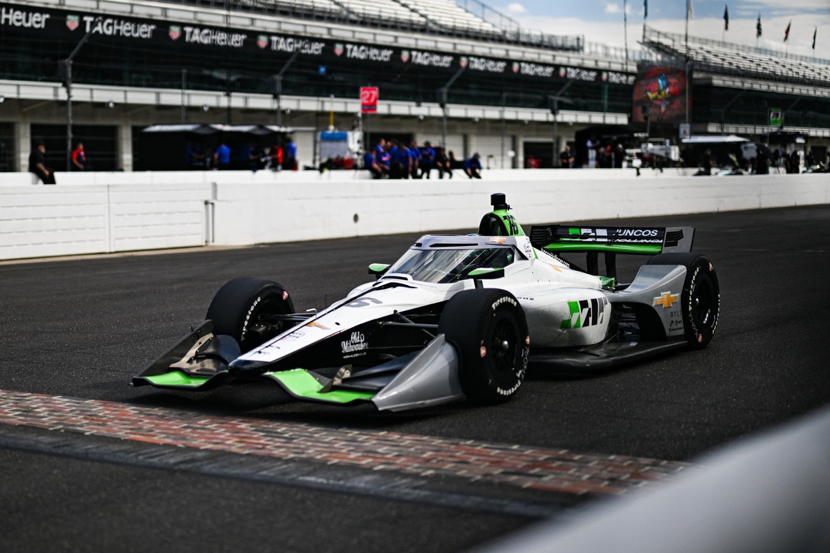 Rinus VeeKay signs with Juncos Hollinger Racing for 2026 IndyCar season