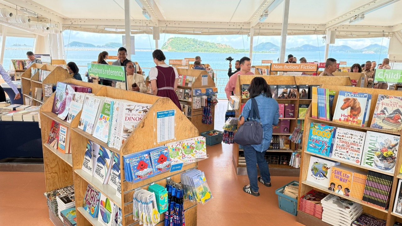 MV Doulos Hope เรือห้องสมุดลอยน้ำระดับโลก เทียบท่าแล้วที่สัตหีบ 14 ต.ค. ...