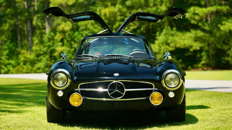Mercedes 300SL Gullwing Restomod Is A Reskinned AMG SLK 55 With 415 HP