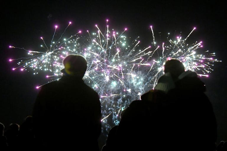 Surrey's biggest and best firework displays and Bonfire Night events ...