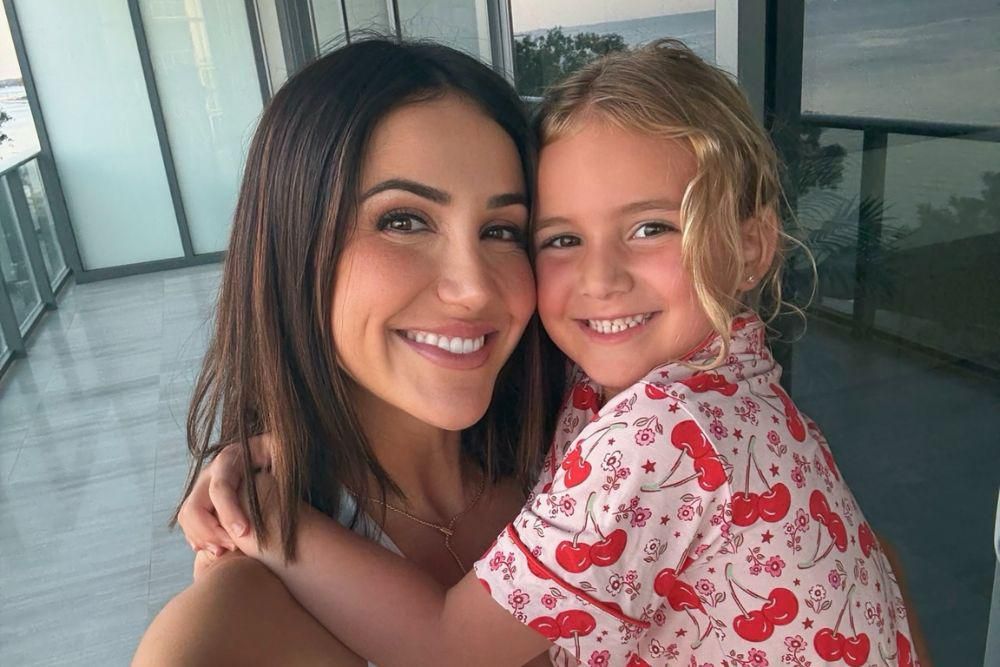 5 Fakta di Balik Rumor Kencan John Mayer dan Influencer Kat Stickler