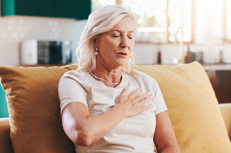 'Call 999' if you spot these two dangerous symptoms warns NHS