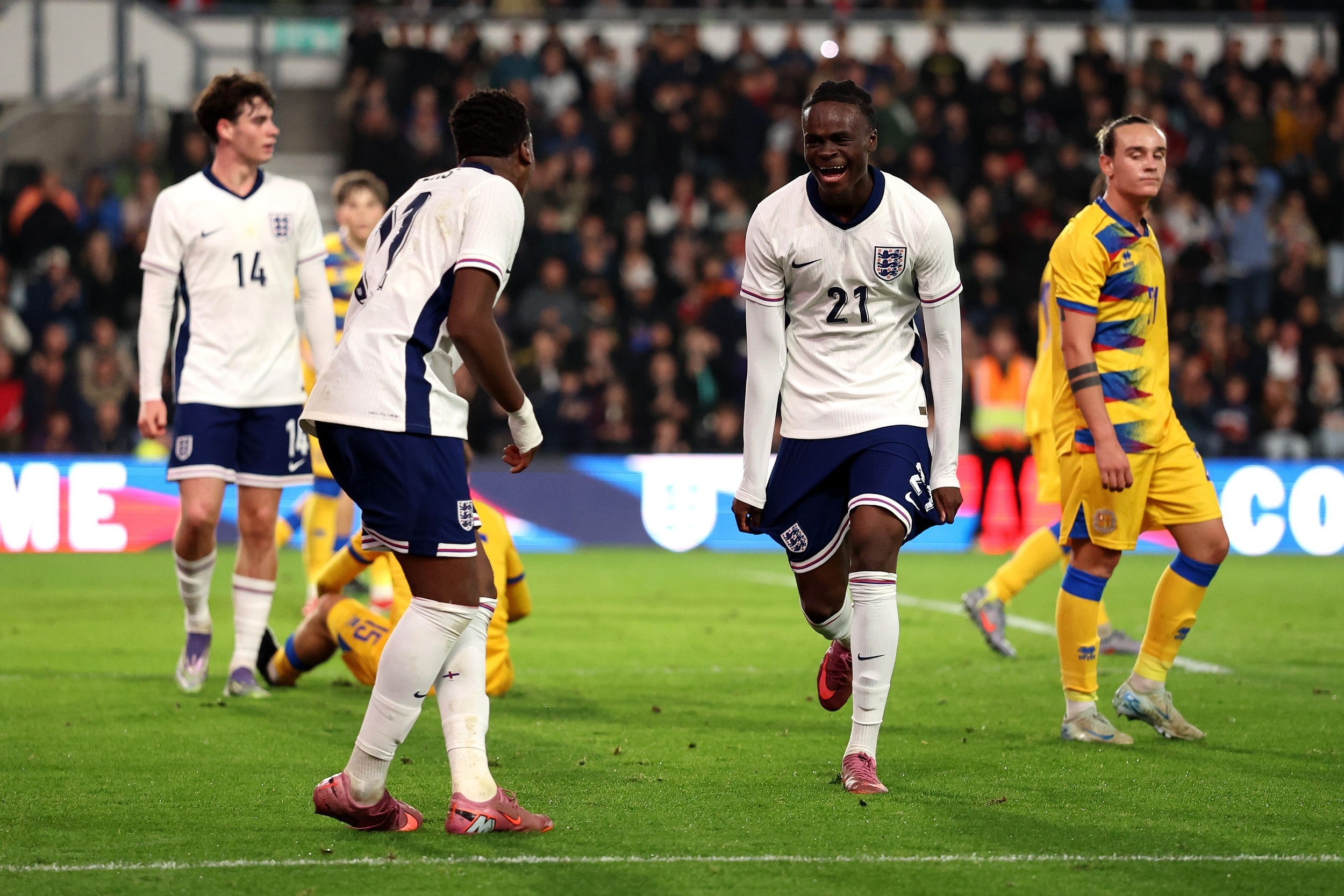 Lee Carsley sends message to Enzo Maresca over 'creative' Chelsea star ...