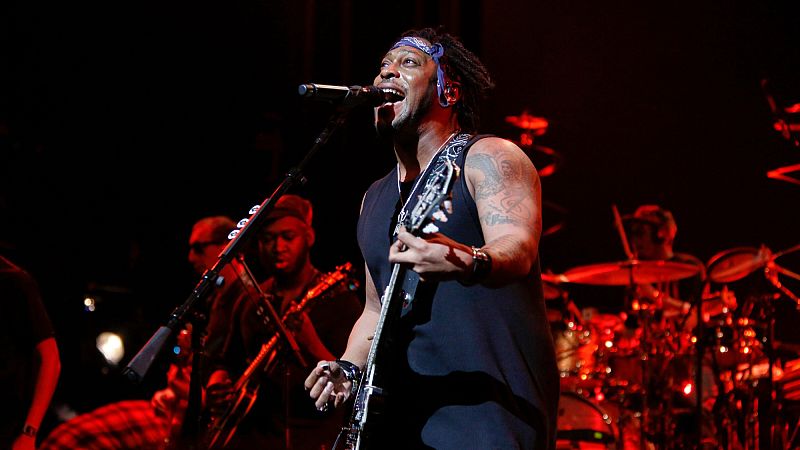 Celebrities pay tribute to neo-soul pioneer D'Angelo, dead at 51