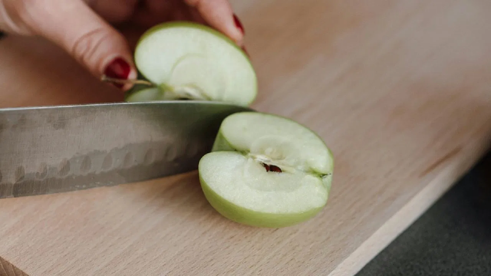 Are Apple Seeds Dangerous If Swallowed? Here’s What Really Happens