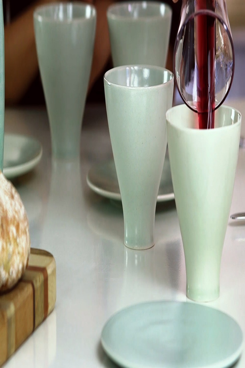 Justin Crowe, artista della ceramica commemorativa