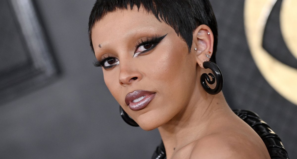 Goth Baddies Stand Up: Vampy Makeup Is Trending This Fall