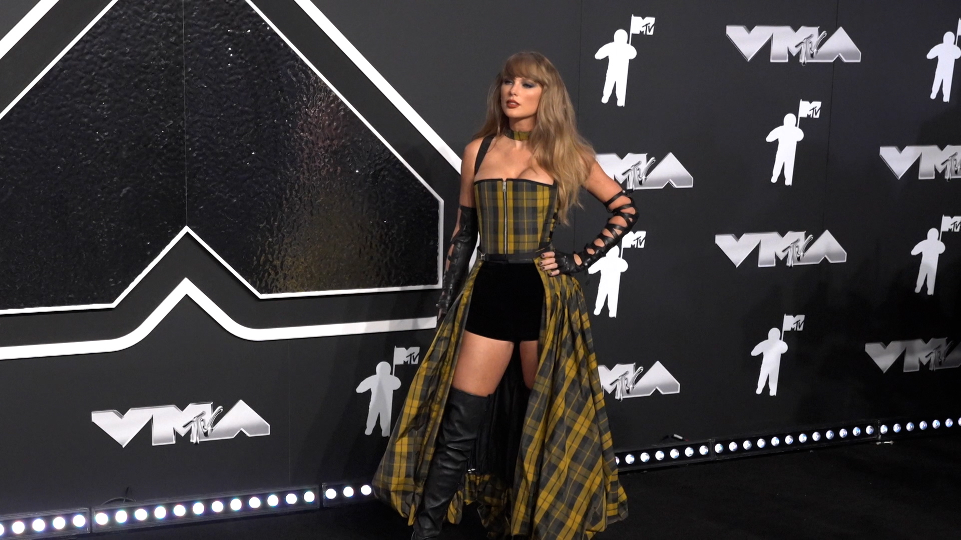 Taylor Swift's multi billion dollar 'Eras Tour' is getting a six ...