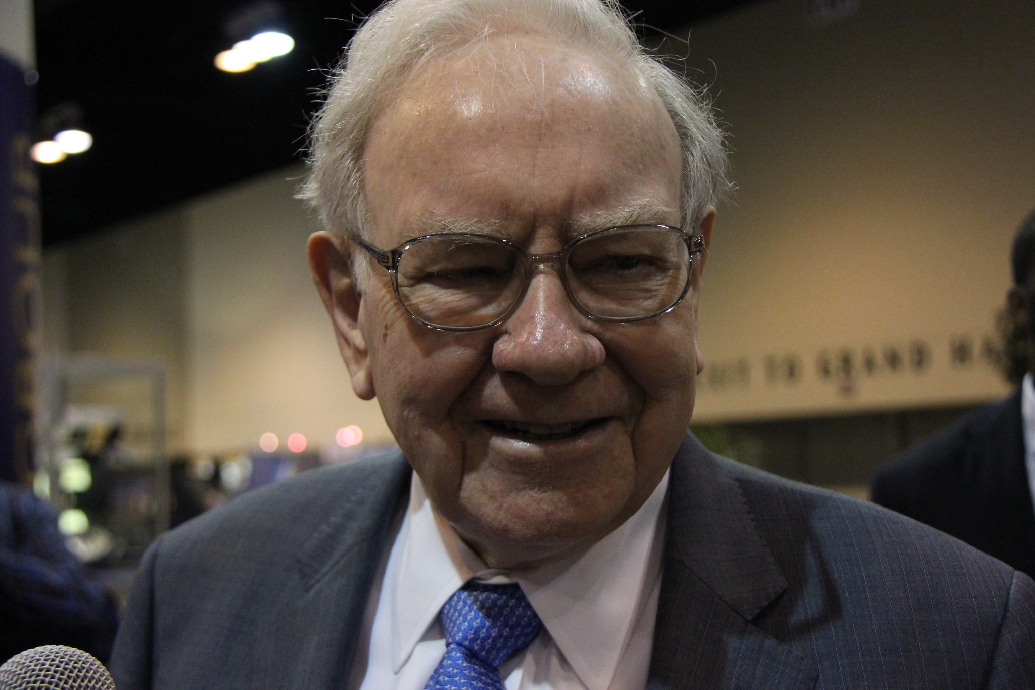 Billionaire Warren Buffett Just Sold More Than 46.3 Million Shares of 2 ...