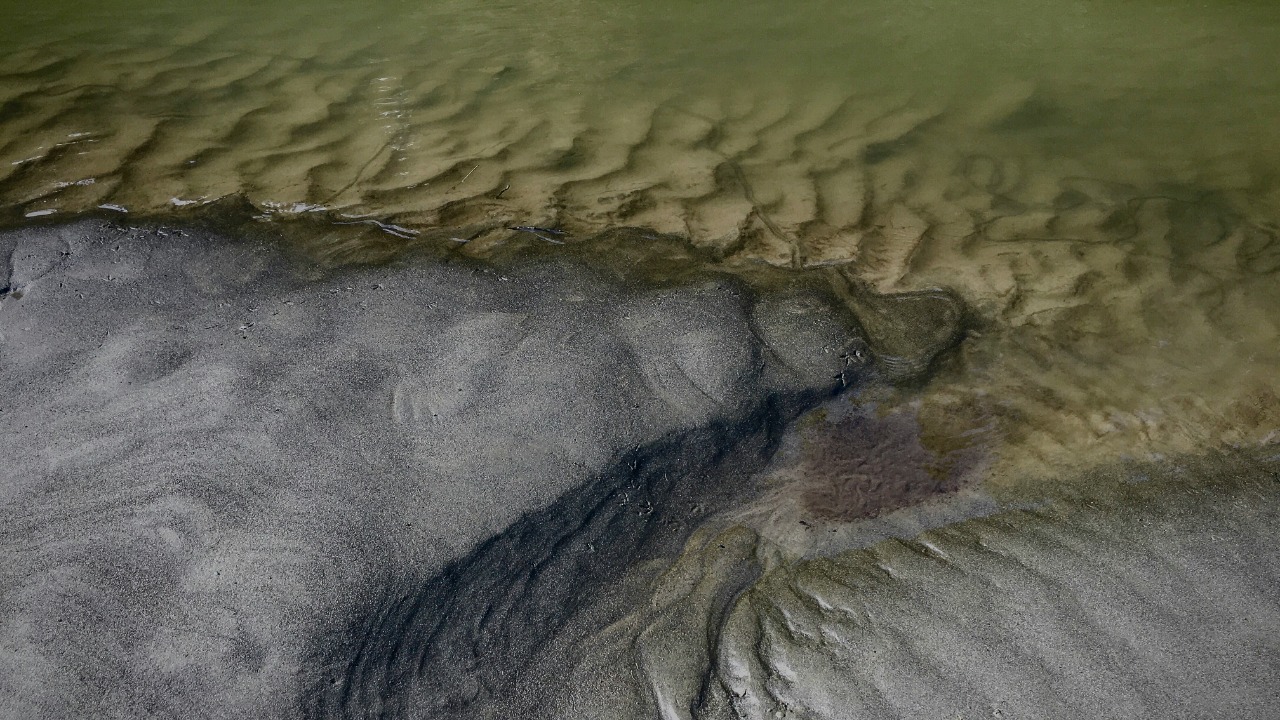 Buried Martian rivers hint at a lost ocean, scientists say