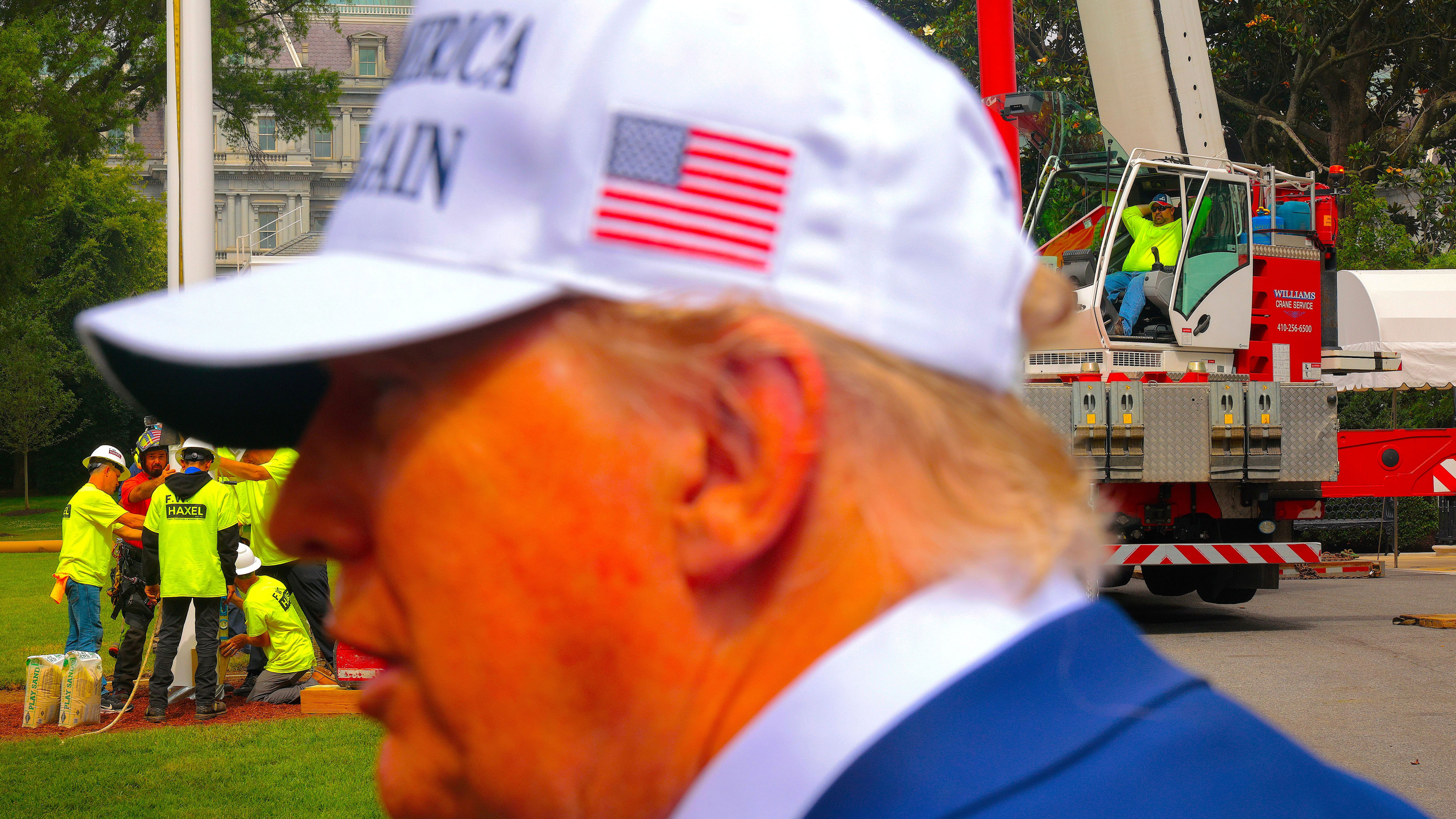 Trump Aides Reveal Just How Obsessed He Is With the White House MAGA ...