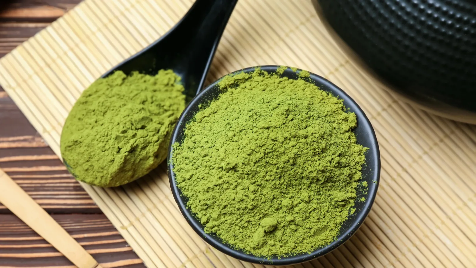 The flavor twist in Lindt’s Tokyo style matcha strawberry chocolate bar ...