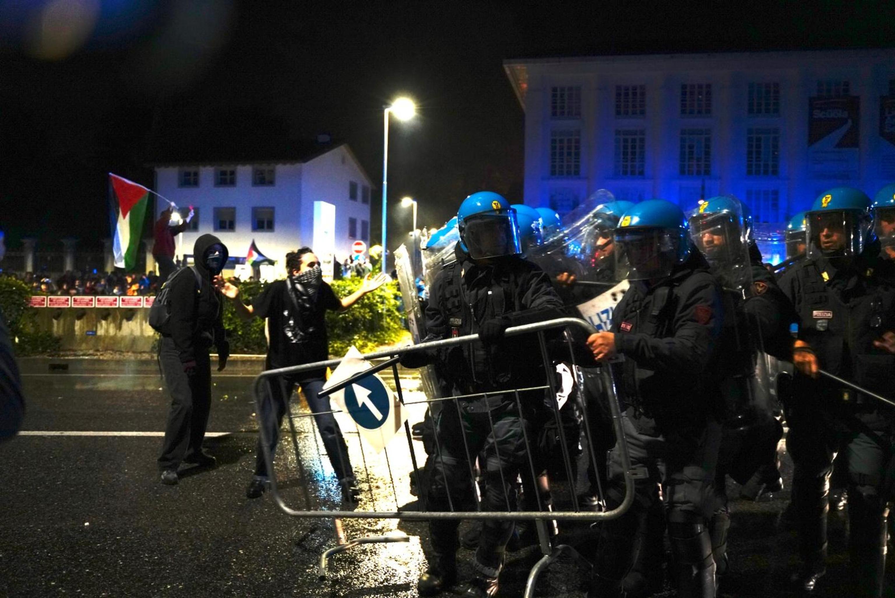 Police, journalists injured in clashes during Italy-Israel